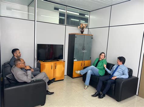 Presidente da Câmara Municipal faz visita a juíza diretora do Fórum