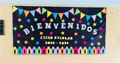 Periódico mural de bienvenida al nuevo ciclo escolar Periodico mural