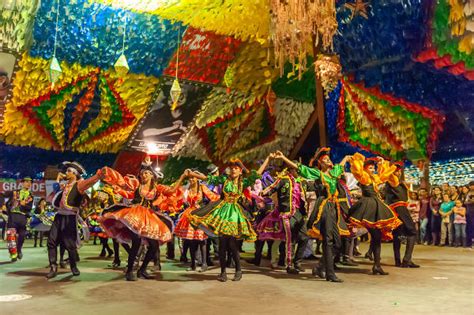 Quadrilha origem passos roupas músicas Brasil Escola