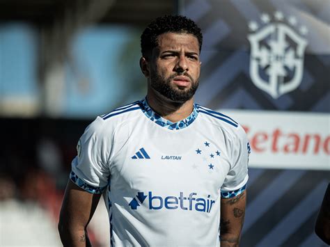 É oficial Cruzeiro compra o zagueiro João Marcelo do Porto O TEMPO