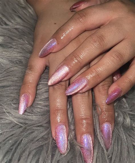 Embrace Subtle Sophistication With Light Pink Cat Eye Nail Designs