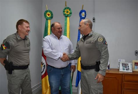 Notícia PREFEITO BARONI RECEBE A VISITA DO NOVO COMANDANTE DO 29º