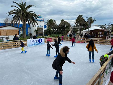Tortoreto Si Pattina Sul Ghiaccio Aperta La Pista Vista Mare