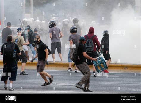 Keratsini Athens Greece 18th Sep 2013 Protesters Clash With Riot