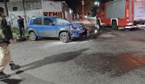 Violento Choque Entre Dos Autos En Lomas Hay Dos Heridos