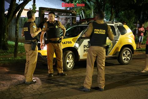 Bandidos invadem residência agridem idoso e roubam caminhonete em