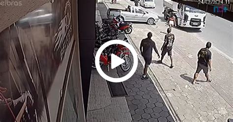 VÍDEO Câmera de segurança flagra morte de menino de 12 anos