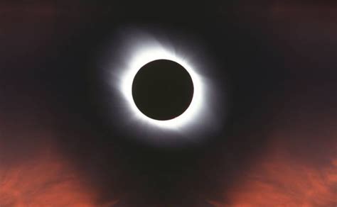 Qué es un eclipse solar híbrido el fenómeno que veremos en 2023