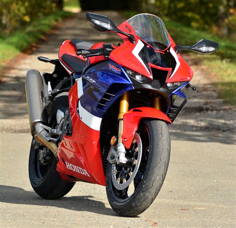 Ride Review Honda Cbr Rr R Sp Fireblade Devitt