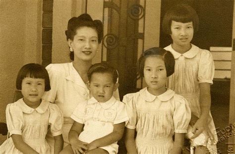 Nam Phương Hoàng Hậu và dấu ấn thời trang qua từng nốt thăng cuộc đời