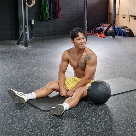 Times Netflix S Physical Star Yun Sung Bin Made Us Drool Over