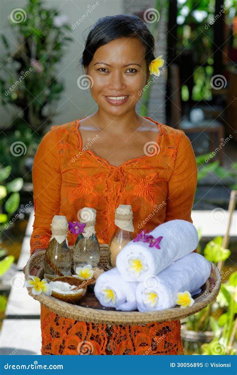 Massage Therapist At The Luxury Spa Stock Image Image Of Relaxation Frangipani 30056895