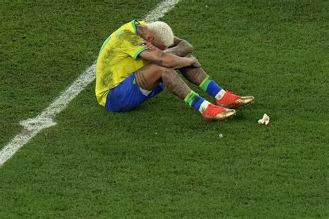 World Cup Tearful Neymar Consoled By Son Of Croatia S Ivan