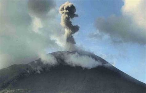 Gunung Ile Lewotolok Erupsi Selama 4 Jam Terjadi 65 Kali Letusan