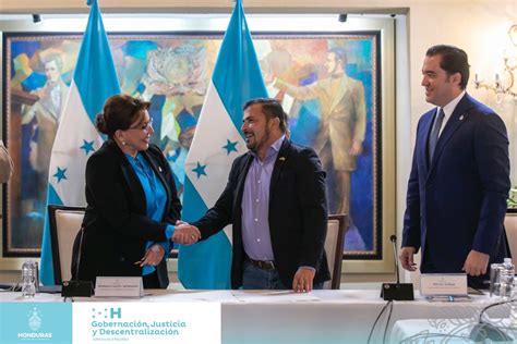 Gobernación Justicia y Descentralización on Twitter 12 mil escuelas