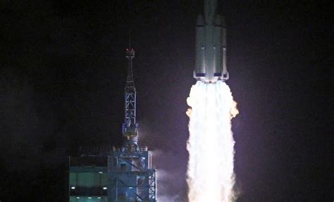 Tripulación de Shenzhou 18 completa primera caminata espacial Diario