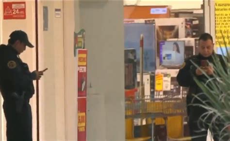Asaltan Tienda De Celulares En Plaza El Rosario En Azcapotzalco 50