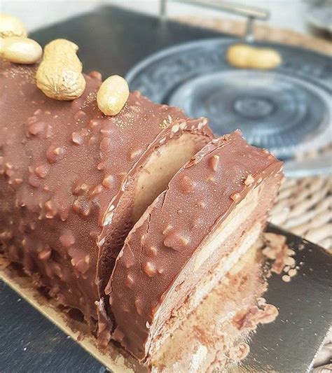 Bûche chocolat crémeux praliné amande cacahuètes ou classique