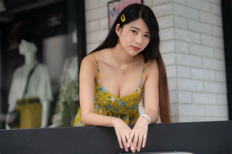 ストリートフォト シルクフィートNO 090 台湾美脚モデル Xiang Qin セクシーショートスカートハイヒール美脚屋外ショット 微图坊