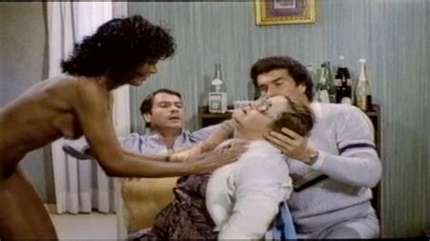 Naked Ajita Wilson In La Doppia Bocca Di Erika