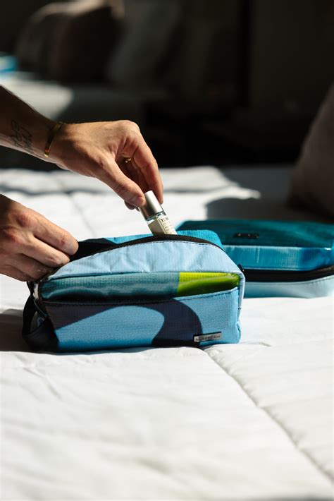 Trousse de toilette la check list indispensable pour voyager léger