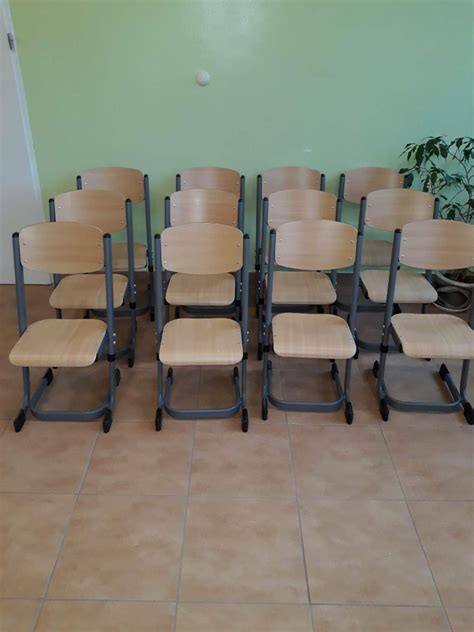 Nowe krzesełka do sal oraz półki na akcesoria do higieny jamy ustnej