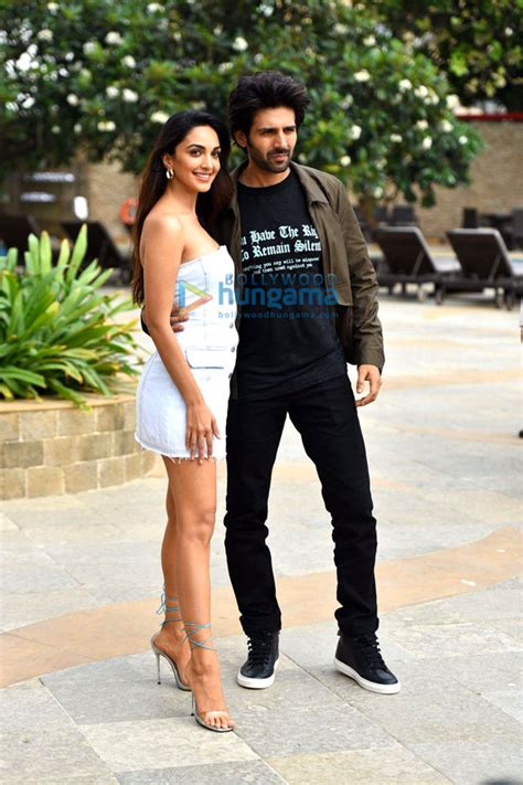 Photos Kartik Aaryan And Kiara Advani Snapped Promoting Their Film