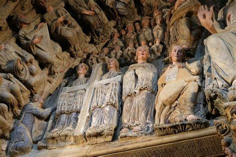 Los rostros y los gestos del Pórtico el evangelista Lucas dcha