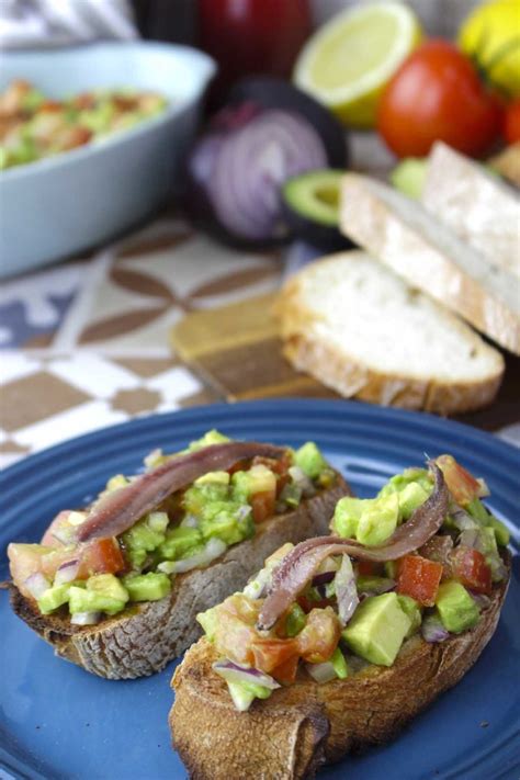Tostas De Aguacate Tomate Y Anchoas Recetas Sin Lactosa Orielo S