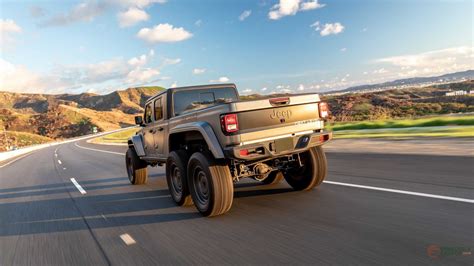 Picape Jeep Gladiator ganha versão de seis rodas Confiança Carros