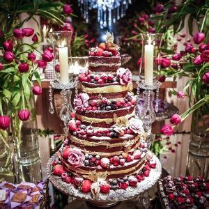 Naked cake aparência rústica bolo pelado é tendência para