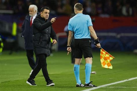 FC Barcelone PSG Cest Larbitre Qui Fait Le Match Xavi Ne