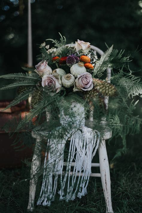 Decoração e Inspiração 99 ideias criativas para as cadeiras dos noivos