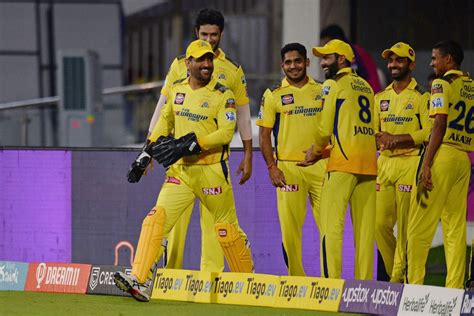 MS Dhoni Leads His Team Out To The Field ESPNcricinfo