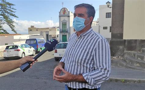 Noticias De Canarias Candil El Alcalde Se Deja Bambolear Por El