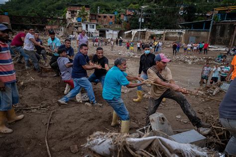 Más de 700 viviendas destruidas por inundaciones en zona central de