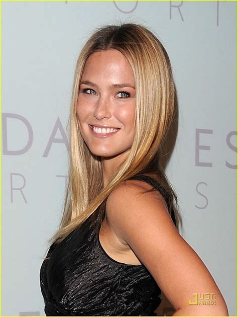 Topless Bar Refaeli Sports Illustrated Swimsuit 2010
