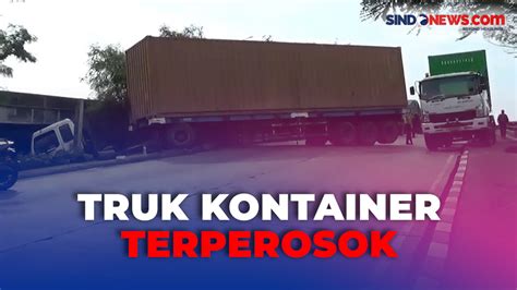 VIDEO Hilang Kendali Truk Kontainer Terperosok Ke Dalam Kolong