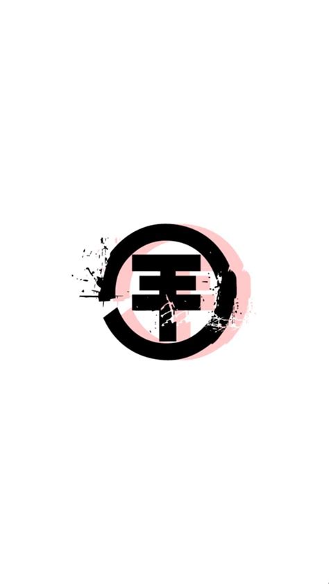 The Letter E Is Painted In Black And Pink