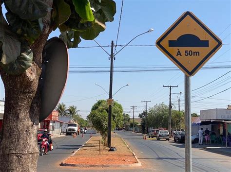 Sinalização de quebra molas Prefeitura Municipal de Jaraguá