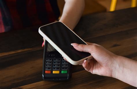Cartes bancaires chèques espèces quels moyens de paiement êtes vous