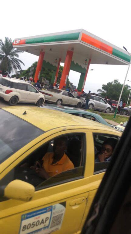 Pénurie des carburants à Kinshasa Plusieurs stations dont Cobil