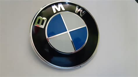 Emblemat BMW 82mm na maskę klapę LOGO ZNACZEK E34 E36 E38 E46 E53 E60