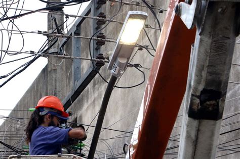 Mais de mil lâmpadas de LED foram instaladas em quase dois meses Barra