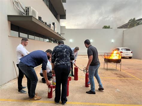 Associadas E Associados Participam De Treinamento Para Brigada De