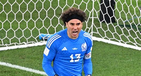 Así se lució Memo Ochoa en su debut con la Salernitana Digitall Post