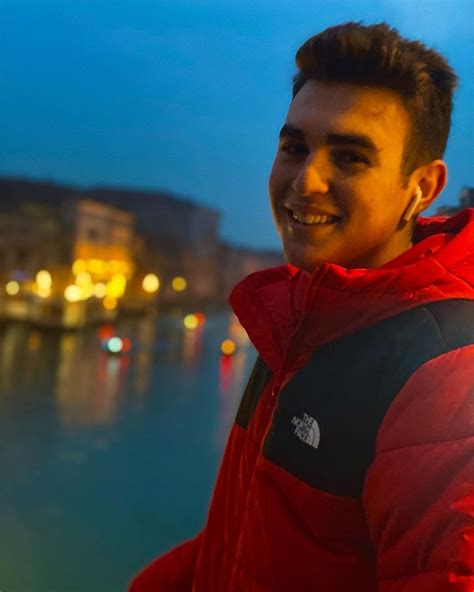 Filippo On Instagram Mi Hanno Buttato In Mezzo Ai Lupi E Ne Sono