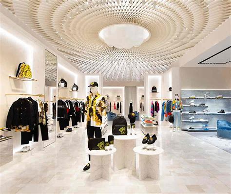 Versace Open New Dubai Flagship Store In Dubai Mall Esquire Middle