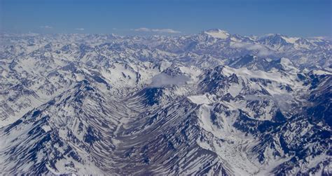 Descubren que la corteza terrestre que sostiene a los Andes se está