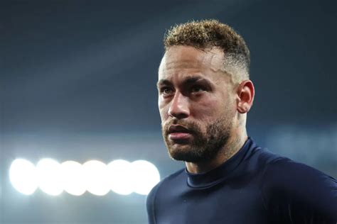 Neymar é acusado de trabalho oculto por ex empregada na França O